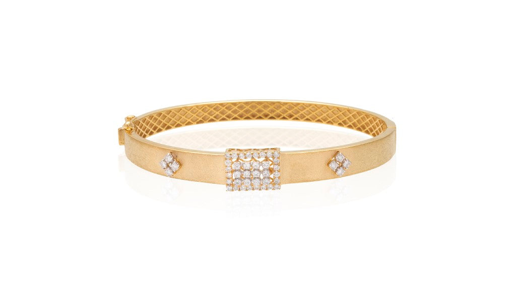 Buy Gilded Ritual Diamond Khada Online in India - Avira Diamonds
